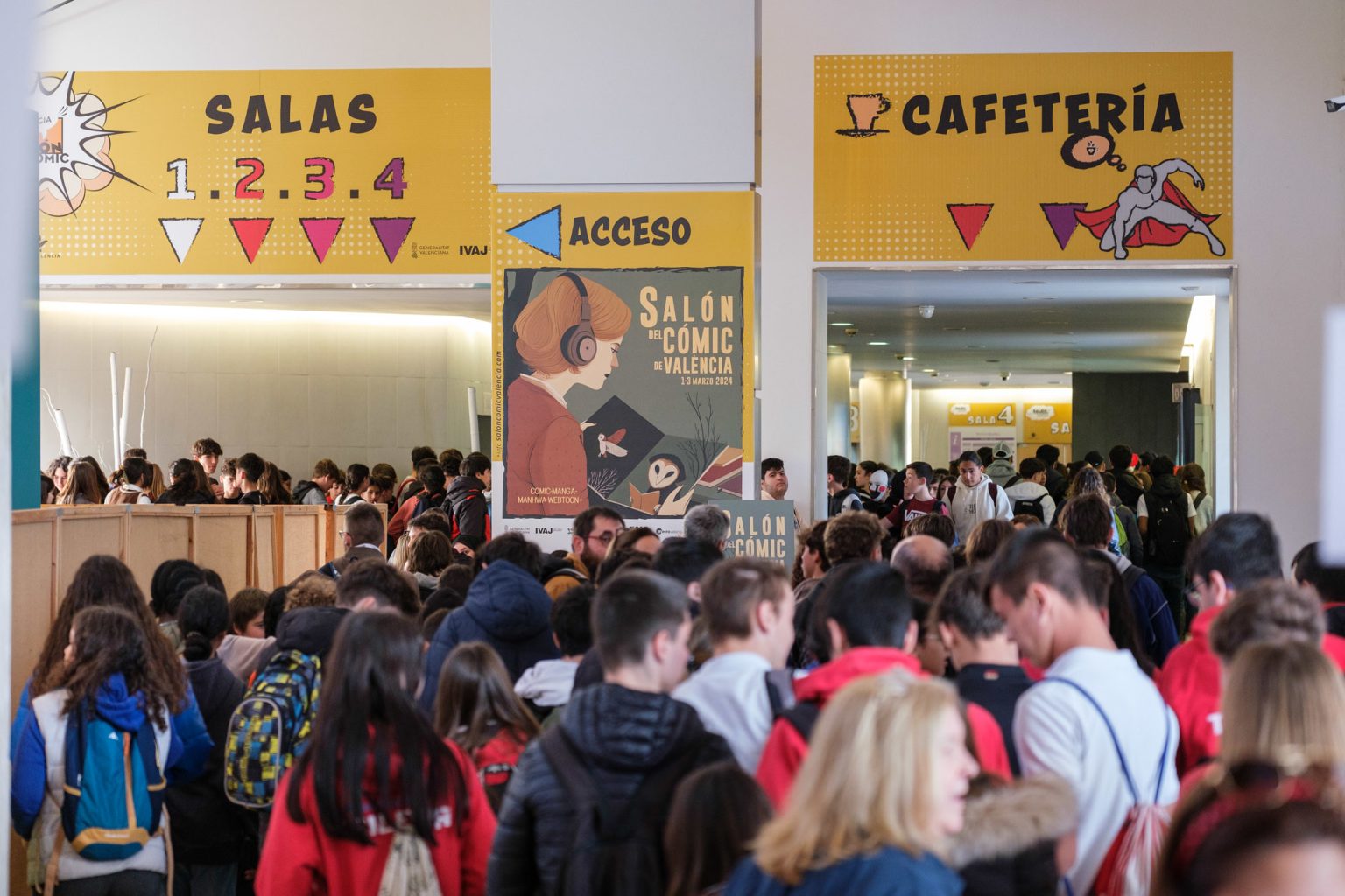 Miles de entusiastas se congregan en el Salón del Cómic de València ...